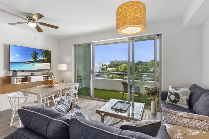 Ocean Style 1/1.5 Condo The Strand Water View! - Sarasota, FL