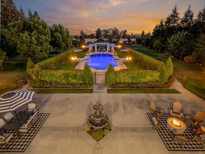 Evergreen- 5br Estate On 2 Acres W/ Pool & Orchard - Clovis, CA