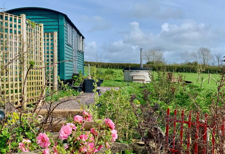 Shepherds Hut With Hot Tub, North Wales, Anglesey - Anglesey
