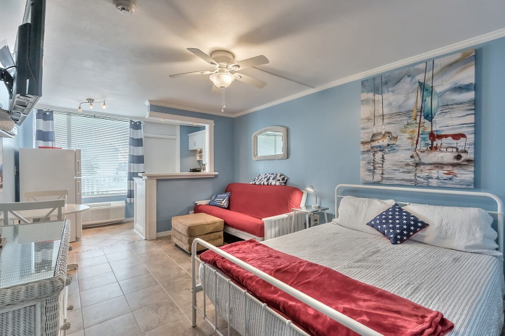 Barefoot Getaway - Daytona Beach, FL