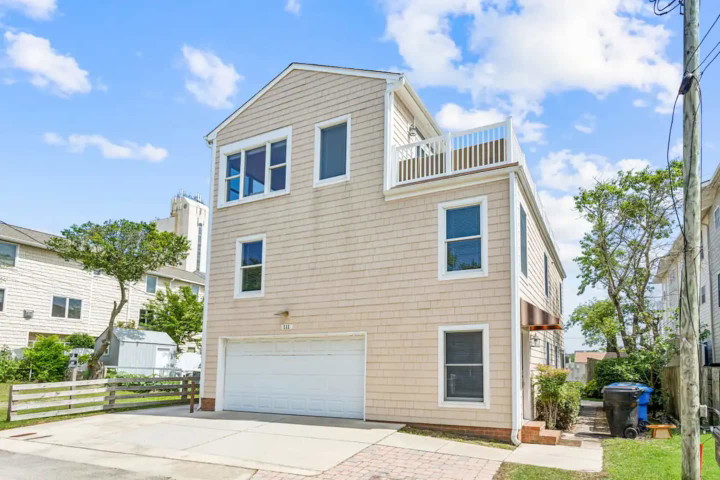 Walk To Beach Sleeps 9 Pets Ok Parking - Virginia Beach, VA