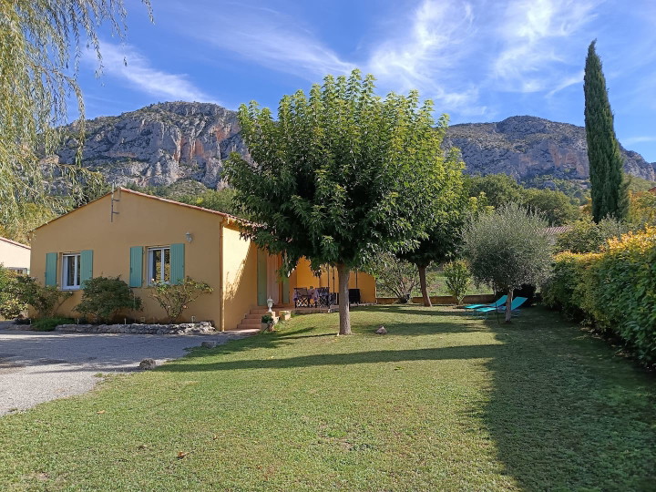 Fenced, Air-conditioned, Single-family Home Parking - Moustiers-Sainte-Marie