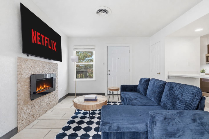 Modern Studio | Pool | Firepit | Gym - Zionsville, IN