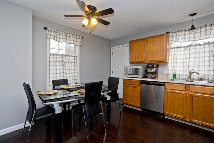 Cozy Duplex 1 - Two Bedroom - Ludlow, MA