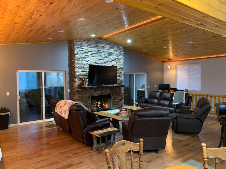 Finnegan Roadhouse: 7 Bedrooms/5 Baths On 10 Acres - Michigan