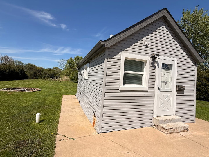 Private 1br 1ba Guesthouse - Wheaton, IL