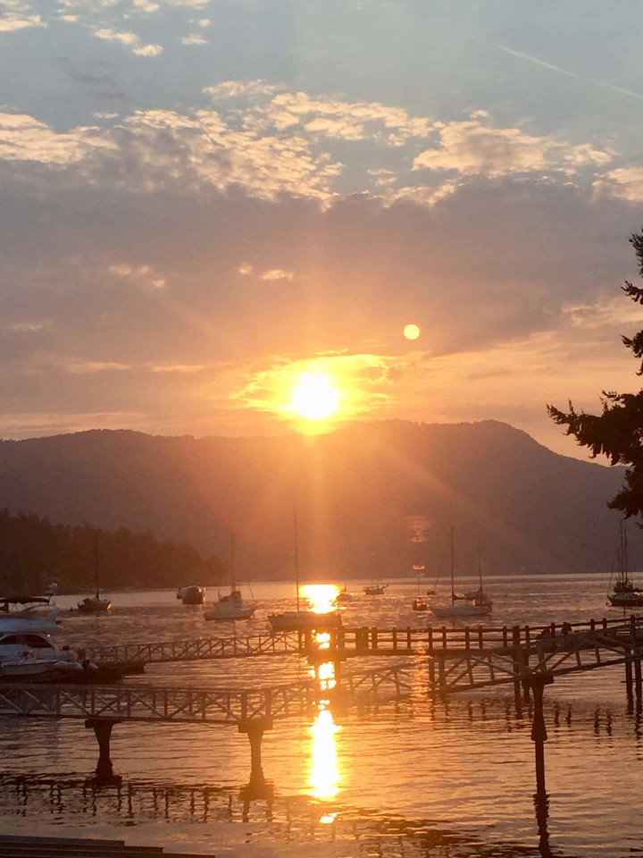 Waterfront Cabin On Brentwood Bay - Sidney