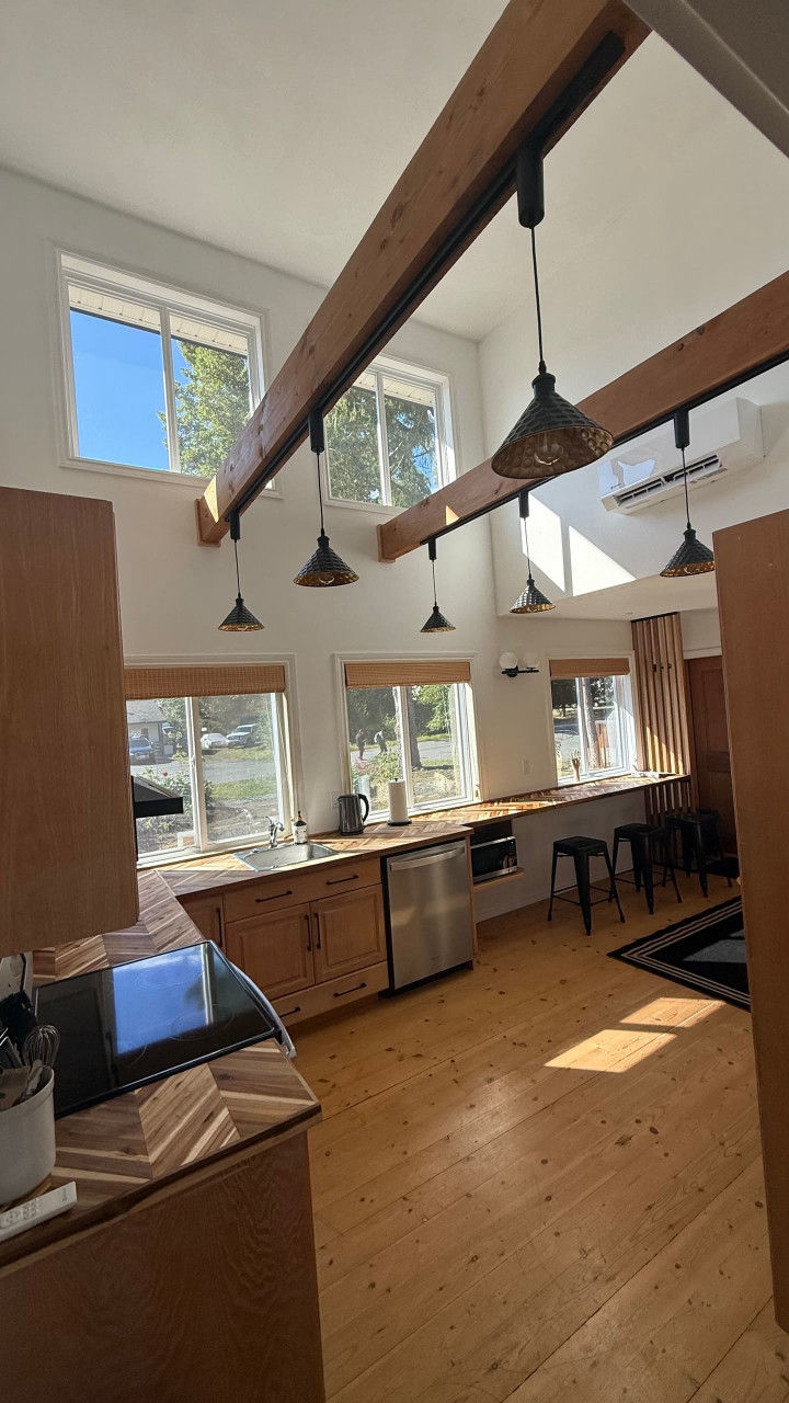 The Tall Tree Suite - Rustic Rentals ~ Sleeps 4 - Campbell River