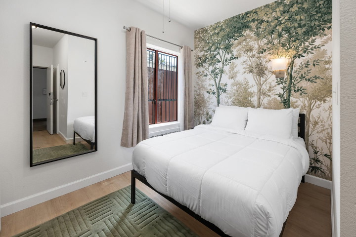 Full Bed Studio In The Heart Of Little Italy - San Diego, CA