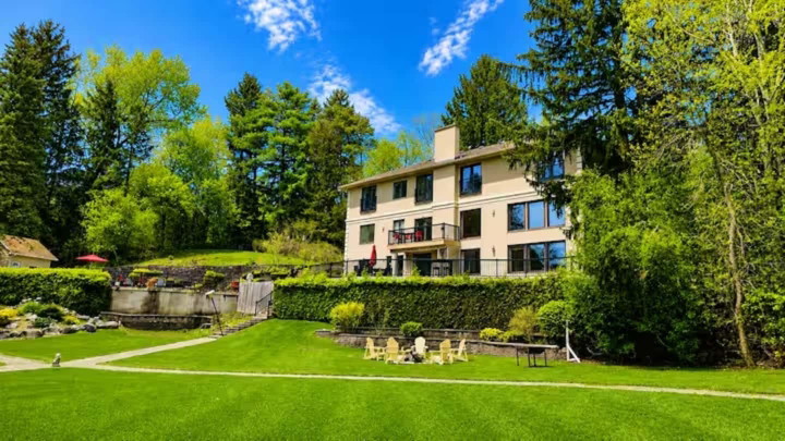 Tranquil Estate Retreat | Pool, Pond On 3 Acres - Markham, Canada