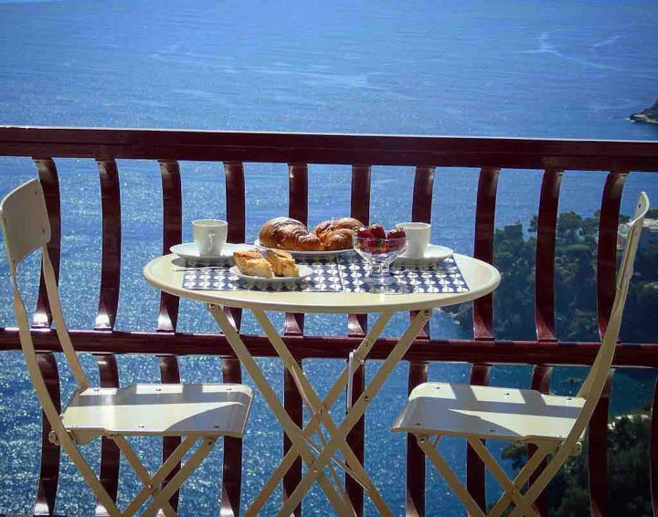 Amalfi1 Superiordeluxeseaview-wifi-busstop-aircon - Amalfi