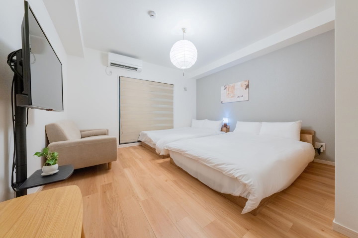 Near Stations & Tsutenkaku / Direct Airport Access - Japan