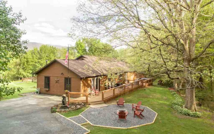 Smokies Oasis: Fenced Yard, Hot Tub, Fire Pit - Townsend, TN