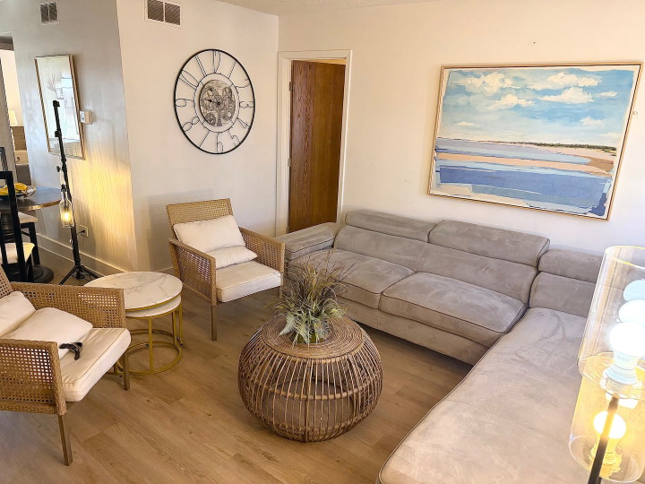 Modern 2br Ground-level | Parking | Walk To Shops - Naperville, IL
