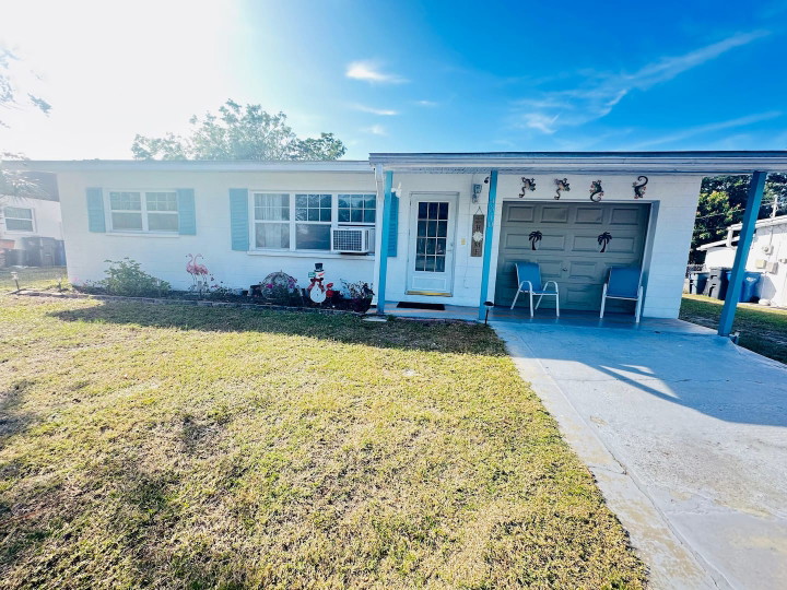 Charming Cozy Beach Home  Pet-friendly - Tampa Bay, FL