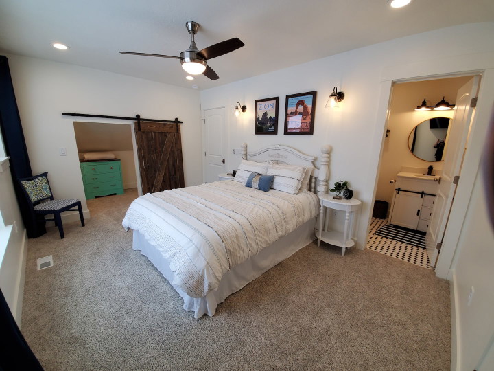 Two Queen Master Suites - Inn The Barn - Logan, UT