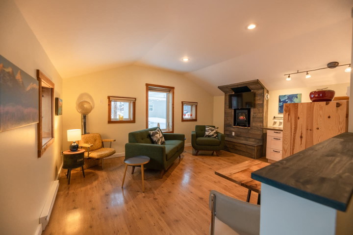 Treehouse In Downtown Whitehorse - Whitehorse