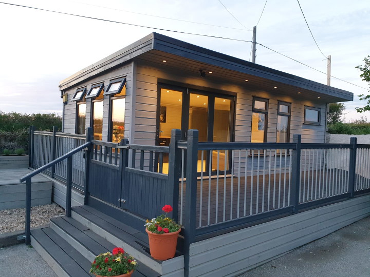 1 Bedroom Wooden Cabin In Rural Location. - Porthleven