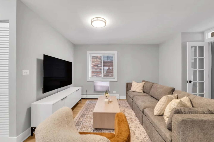 Stunning New Remodel 3b Retreat In Andersonville - Chicago, IL