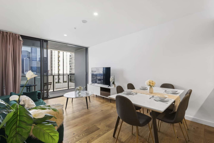 Spacious & Modern Southbank | Pool, Gym & Parking - Brisbane