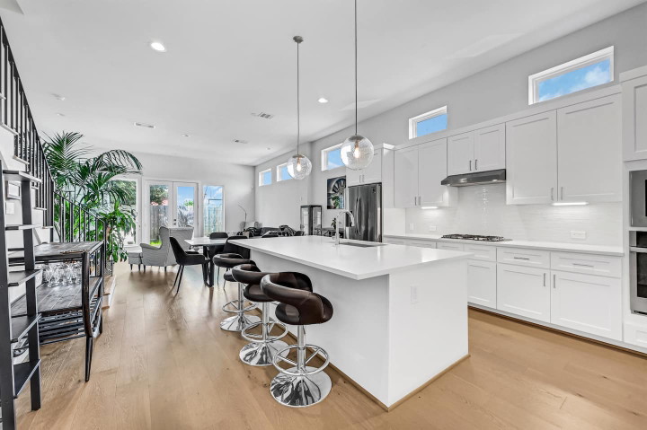 Modern Home Near Medical Center - Houston, TX