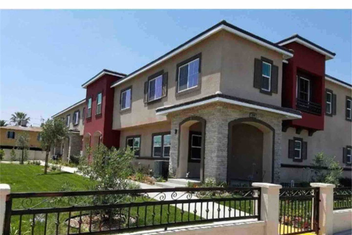 Warm And Cozy Home To Stay In Downtown Rialto - San Bernardino, CA