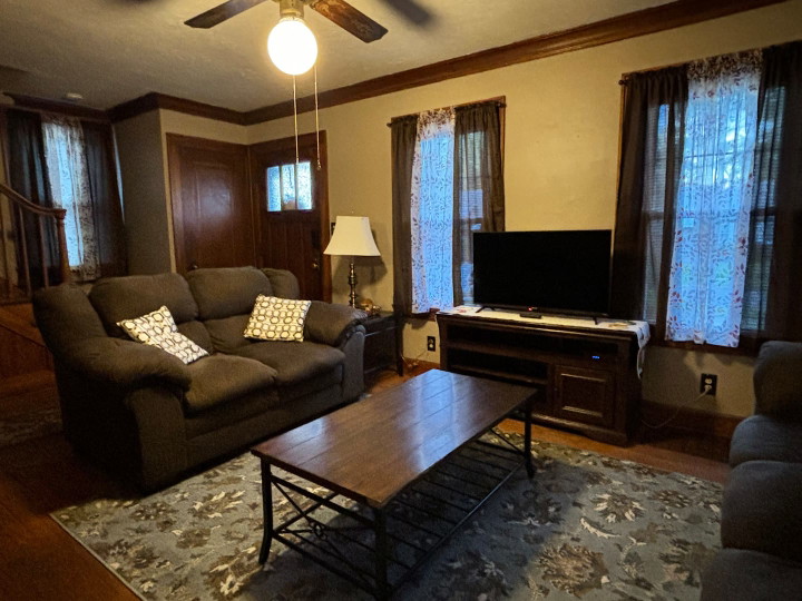 Cozy Boardman Home, Ac, King Bed, 2 Bedroom House - Youngstown, OH
