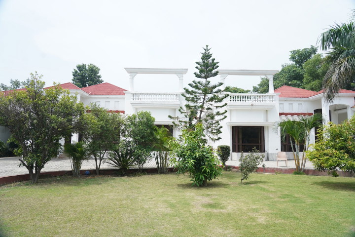 Serene 4-bhk Farmhouse With Pool - Jalandhar