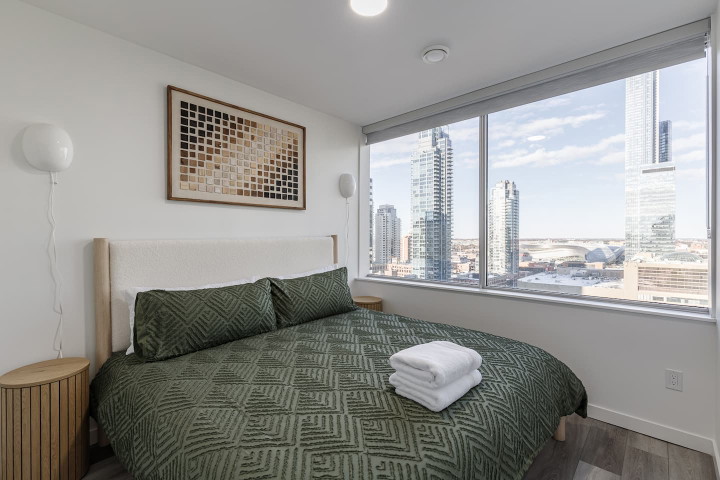 Stunning Views, King Bed, Rogers, Ug Parking + Gym - Edmonton, Canada