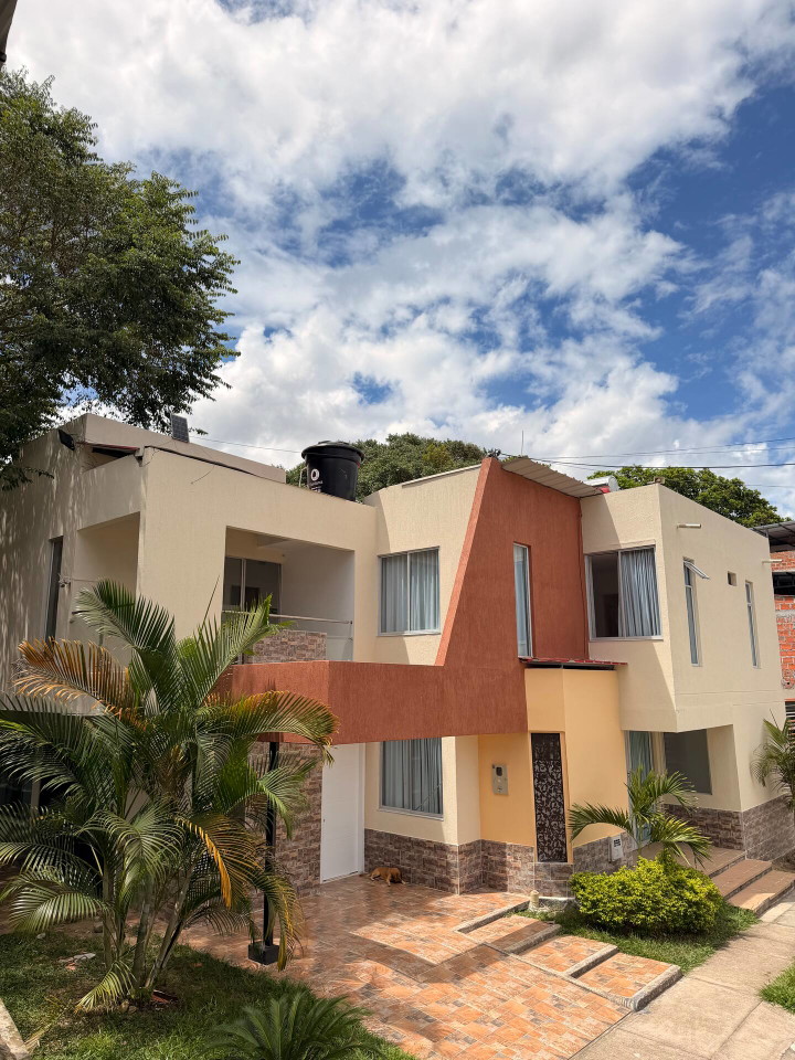 Casa Campestre Moderna Con Psicina Rivera-huila - Rivera