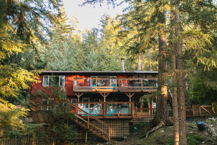 Family, Friends, Fido- Bowen Island Getaway - Bowen Island