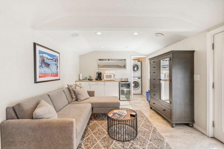Recharge In The Garden Of A South Broadway Carriage House - Denver, CO