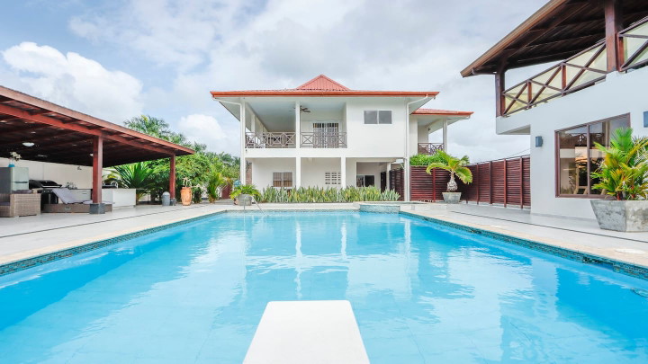 Tropenvilla Met Zwembad,jacuzzi En Rivierzicht - Suriname