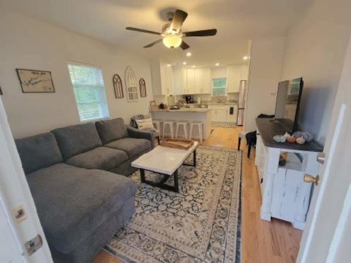 Centrally Located, Pristine, Creekside Home. - Maryville, TN