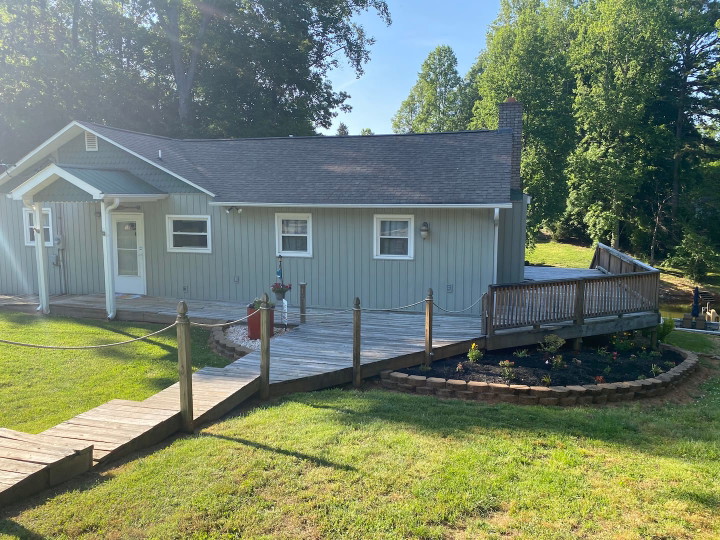 Parrot Cove: Lakefront House With Dock - Lexington, NC