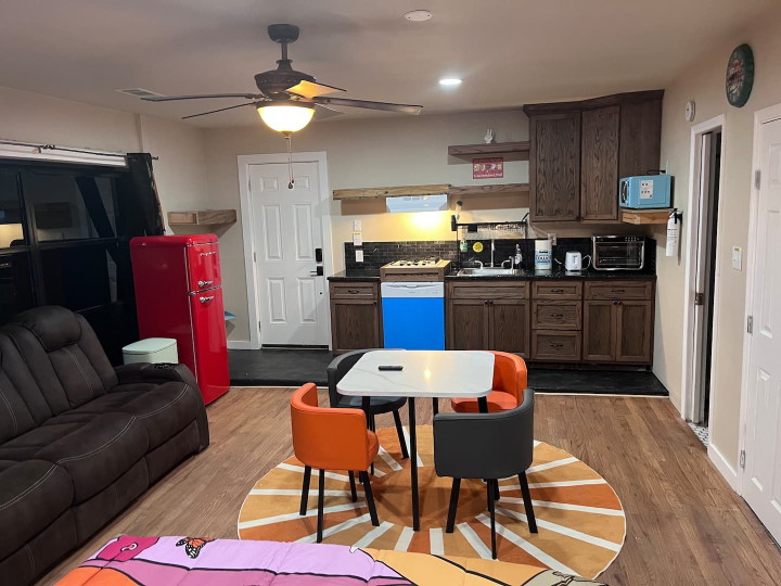 The Groovy Bungalow - Austin, TX