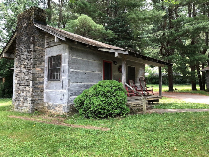 Pioneer Village - Pet Friendly Cabin 9 - Maggie Valley, NC