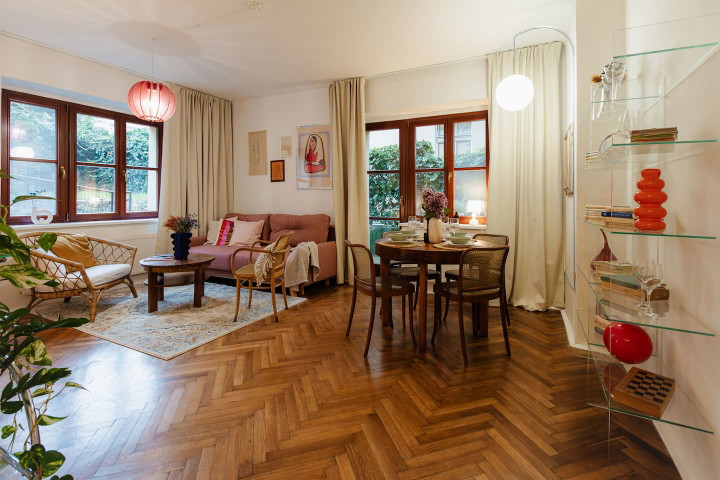 Charming Vintage Apartment With A Private Patio - Pozsony