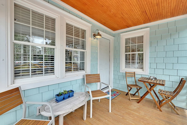 Classic Folly Cottage - Folly Beach, SC