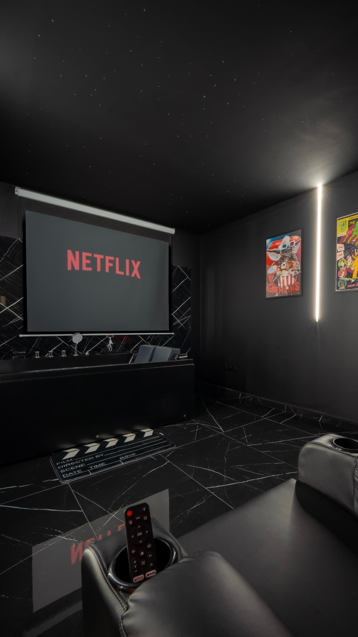 Suite Cinéma Jacuzzi, Projecteur & Nuit Romantique - Marne-la-Vallée