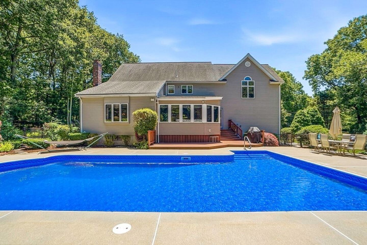 Stunning Colonial House With Pool Near Boston - Franklin, MA