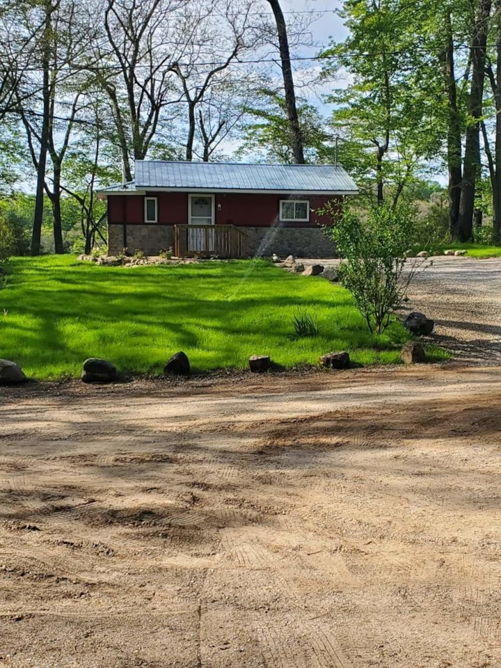 Stewart Lake Inn - Hastings, MI
