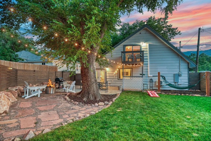 Mtn View I Walk Downtown | 3 King | Ac | Fireplace - Colorado Springs, CO