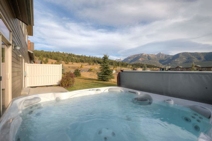 Ski Chalet W/hot Tub & Fireplace Close To Resort. - Big Sky, MT