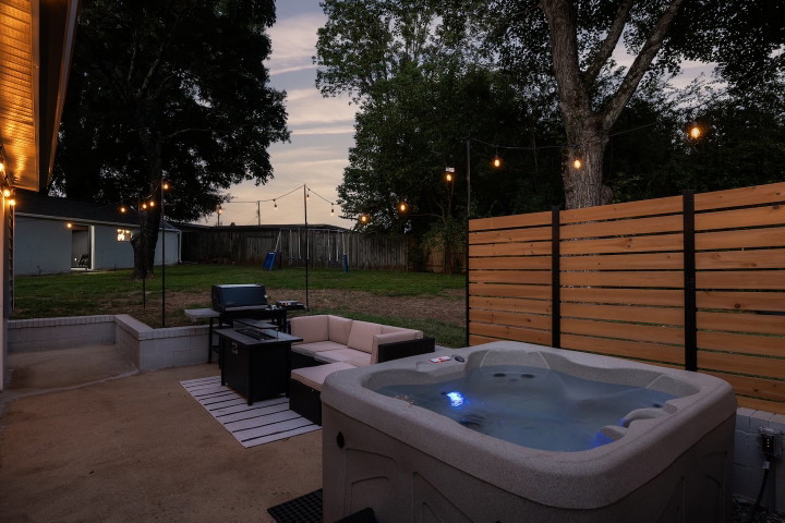 Central Gso Location;hot Tub;gym W/ Sauna;playset! - High Point, NC