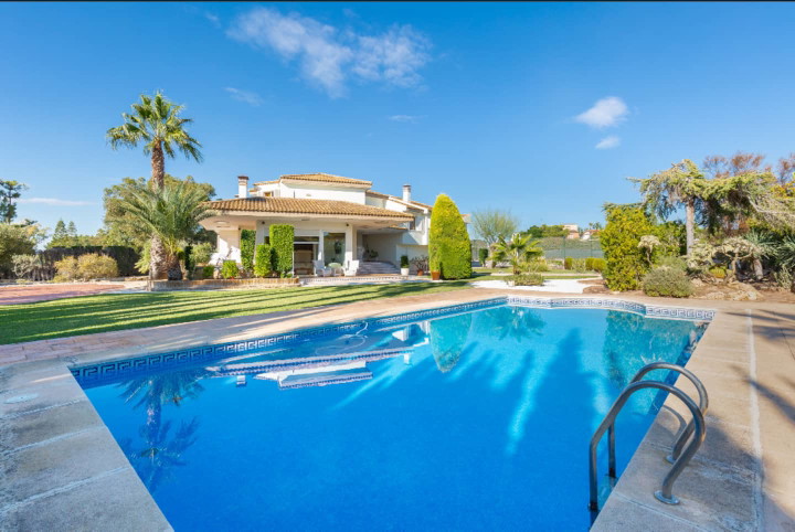 Large Luxury Villa , With Large Gardens , Pool ,Gym And Tennis Court. - Santa Pola