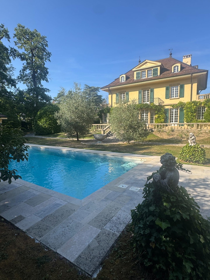Grande Villa à Genève
6 Chambres+piscine+parking - Archamps