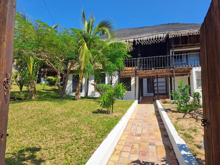 4 Bedroom Family Home With Pool! - Mozambique