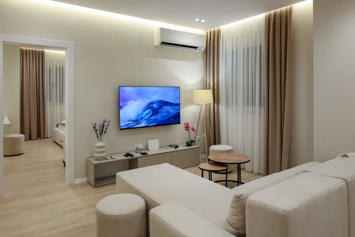 04 Smiley Port View 2bdr Apt City Center Seaview - Durrës