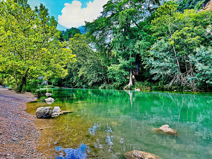 Guadalupe Riverfront W/ Private Beach | Sleeps 10 - Canyon Lake, TX